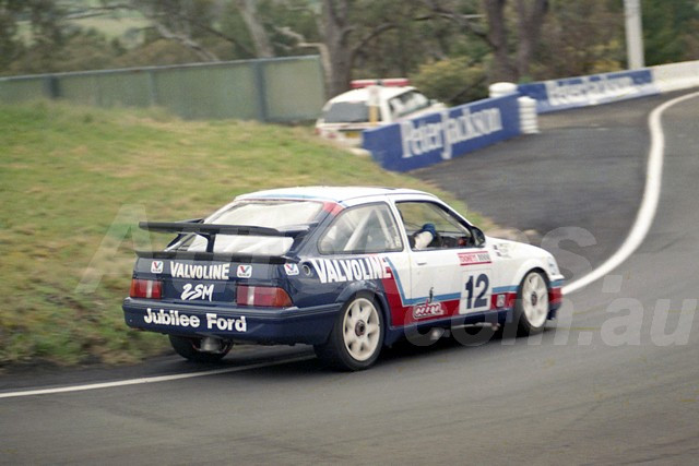 90842 - RAY LINTOTT / GARRY RUSH / TERRY SHIEL, FORD SIERRA - Tooheys ...