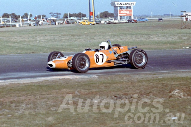 72486 - Jim Riddell Geneer Vee - Calder 1972 - Photographer Peter D ...