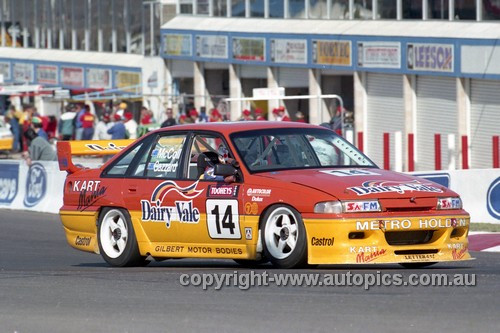 94782 - Stuart McColl Peter Gazzard Commodore VP - Tooheys 1000 ...