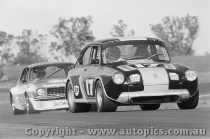 75006 - Bryan Thomson - Volkswagen VW Chev - Oran Park 1975 - AUTOPICS