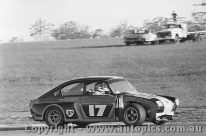 75007 - Bryan Thomson - Volkswagen VW Chev -Oran Park 1975 - AUTOPICS