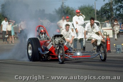 66907 - Earl Poage USA - Hemi Chrysler AA/Gas Dragster - Surfers ...