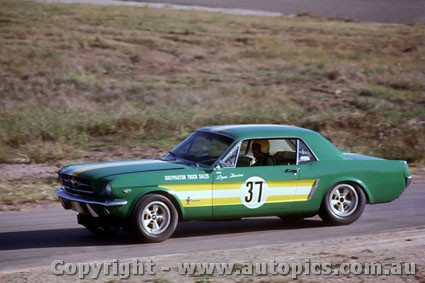 66049 - Bryan Thomson Ford Mustang - Lakeside 1966 - Photographer John ...