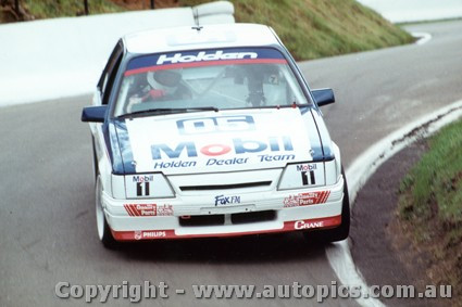 86704 - P. Brock / A. Moffat Bathurst 1986 Commodore VK - AUTOPICS