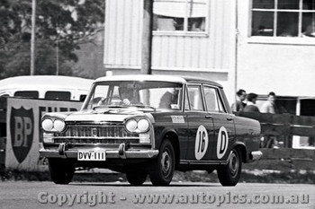 65742 - Fred Otten & Mick Crampton Fiat 2300 Bathurst 1965 ...