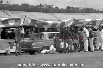 640004 - Ian (Pete) Geoghegan & Leo Geoghegan, Armstrong 500, Bathurst ...