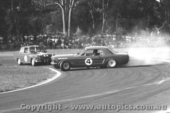 65005 - Norm Beechey, The Neptune Racing Team, Warwick Farm, 1965 ...