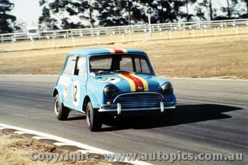 70061 - Peter Manton - Morris Cooper S - Warwick Farm 1970 - AUTOPICS