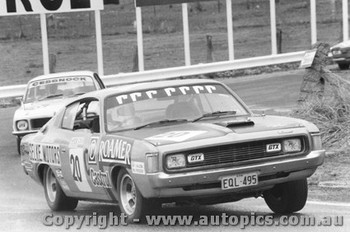 72718 - Ray Kaleda - Bathurst 1972 - Valliant Charger - AUTOPICS