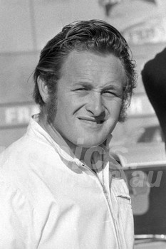 70697 - Barry Sharp - Oran Park 1970 - Photographer David Blanch - AUTOPICS