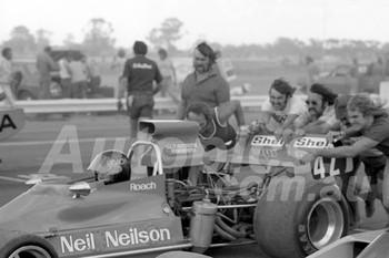 76153 - Peter Roach, Calder, 1976, Matich - Photographer Peter D'Abbs ...