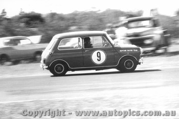 64024 - Peter Manton Morris Cooper S - Warwick Farm 1964 - Photographer ...