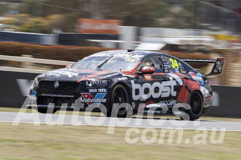 19711 - James Golding & Richard Muscat, Holden Commdore ZB - Bathurst ...