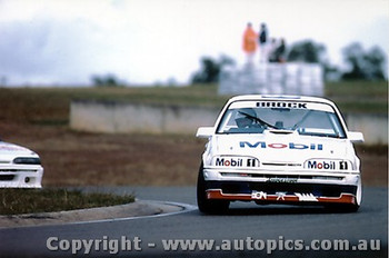 87014 - Peter Brock Commodore VL - Oran Park 1987 - AUTOPICS