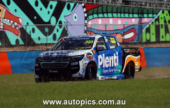 24HV06JS4053 - Rossi Johnson - betr Darwin Triple Crown, Tyrepower V8 ...