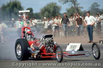 66908 - Earl Poage USA - Hemi Chrysler AA/Gas Dragster - Surfers ...