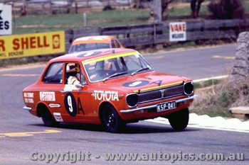 70762 - M. Stewrat / R. Young Toyota Corolla 1200 - Bathurst 1970 ...