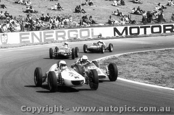 68559 - V. Hall Rennmax Vee / D. Ives Mako Vee / J. Bonthorne Tee Vee ...