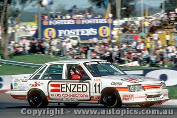 86769 - L. Perkins / D. Parsons - Commodore VK- Bathurst 1986 - AUTOPICS