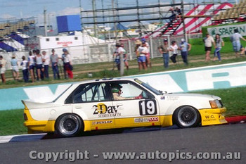 83799 - Ken Mathews / Greg Toepfer Commodore VH - Bathurst 1983 ...