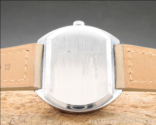 New Old Stock very retro 70's Lucerne Digital Jump hour vintage ...