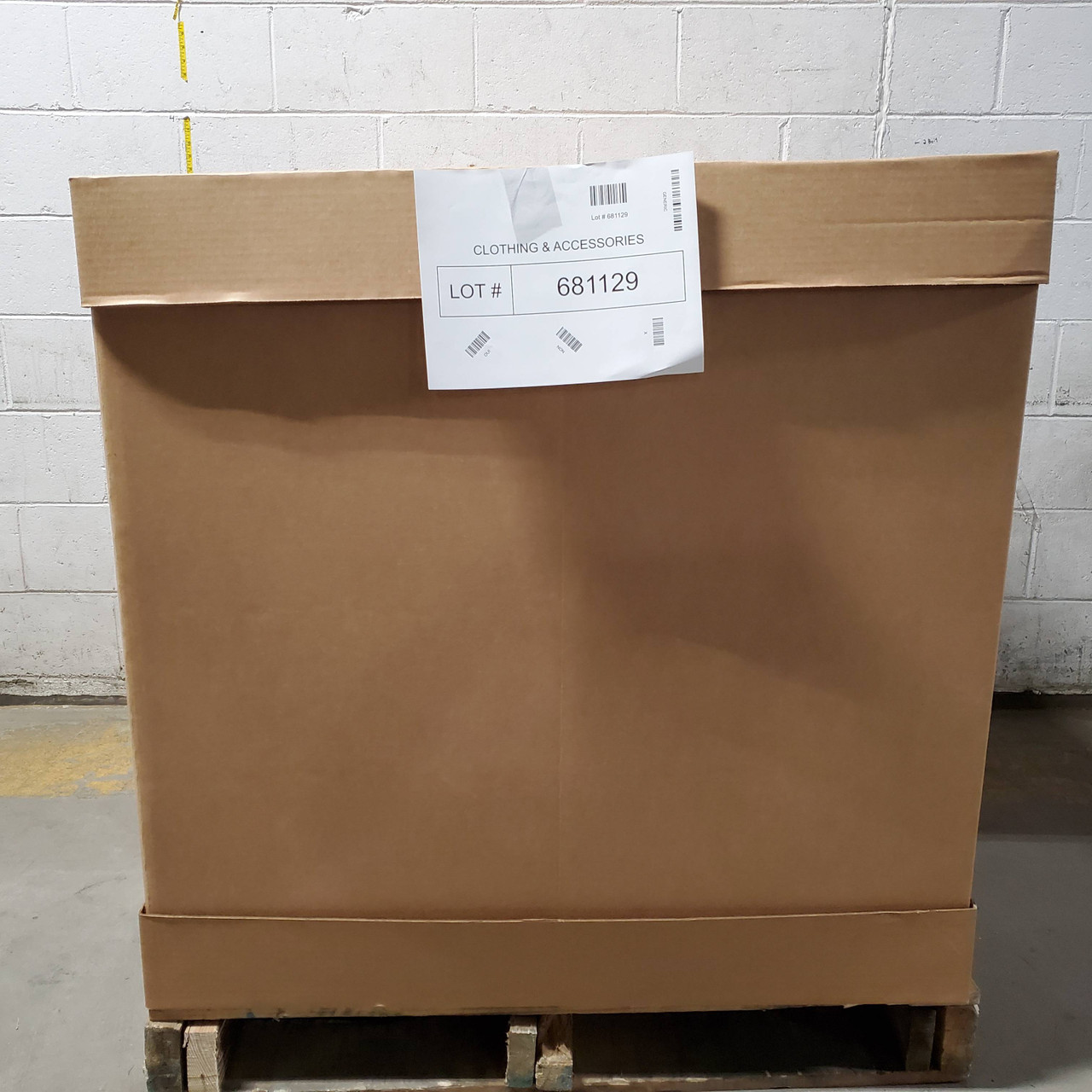 585 units of Clothing & Accessories - MSRP $10,295 - Returns (Lot ...