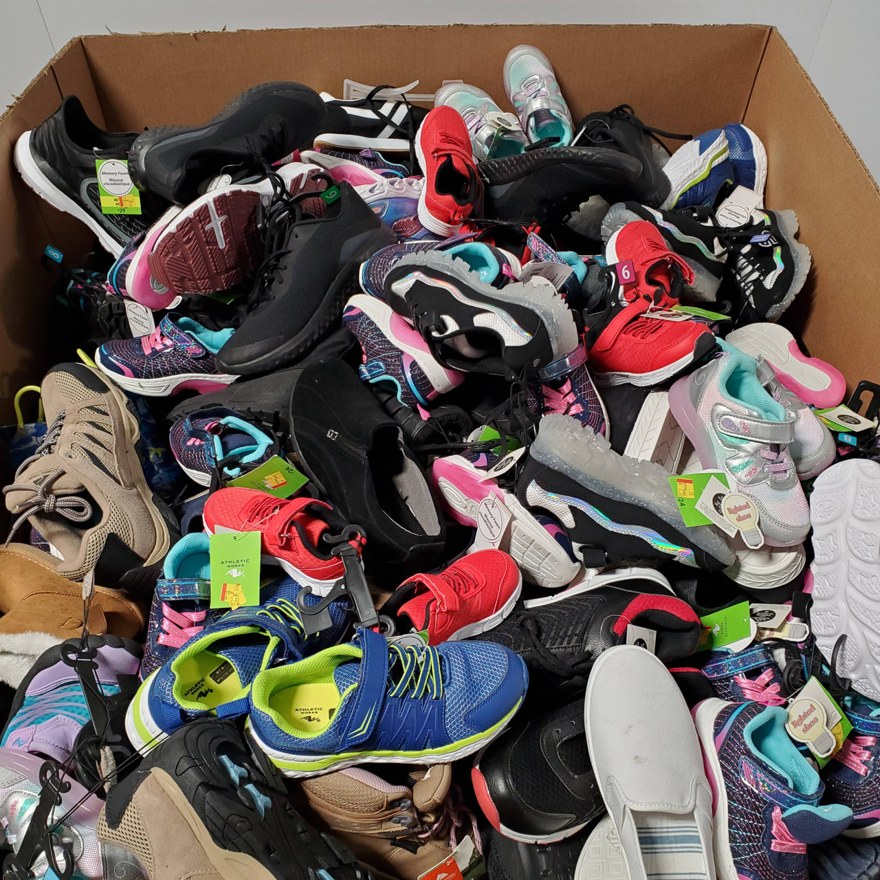 217 units of Shoes (pair) - MSRP $4,481 - Returns (Lot # 690013 ...