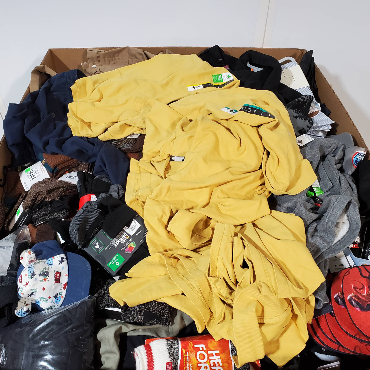 574 units of Men Clothing - MSRP $10,463 - Returns (Lot # 702309 ...
