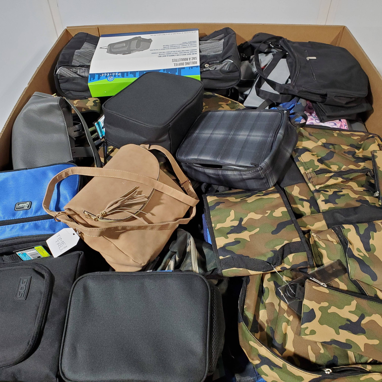 153 units of Luggages & Bags - MSRP $3,340 - Returns (Lot # 737306 ...