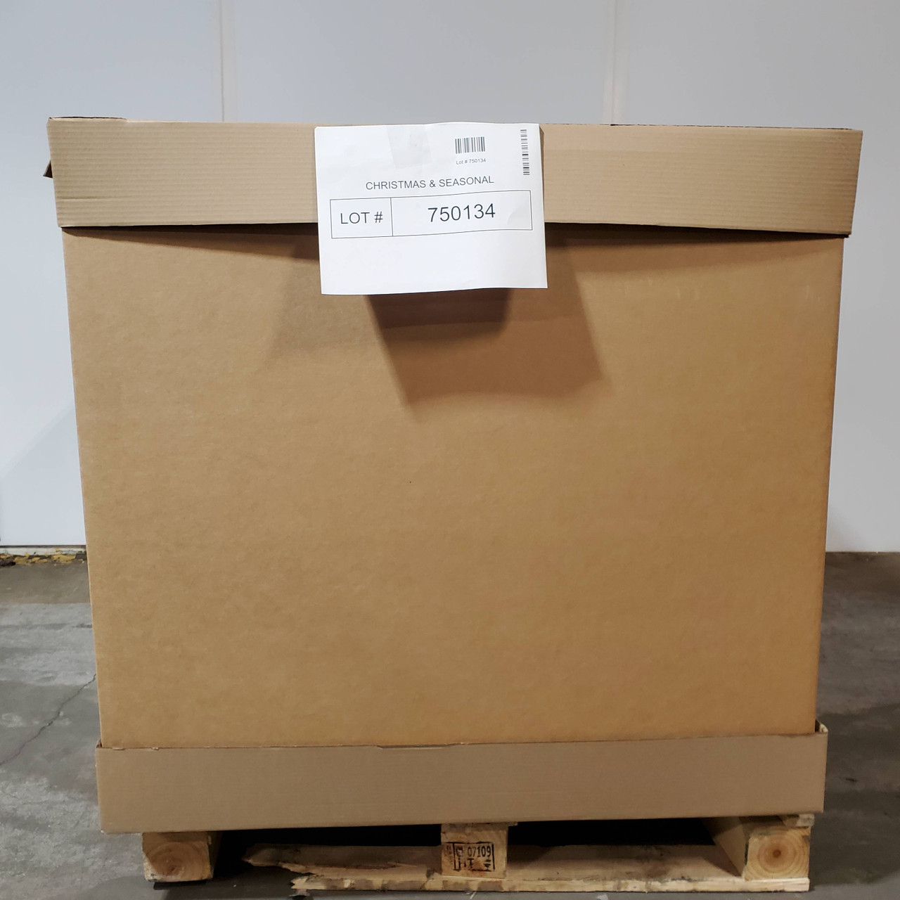 426 units of Christmas & Seasonal - MSRP $3,912 - Returns (Lot # 750134 ...