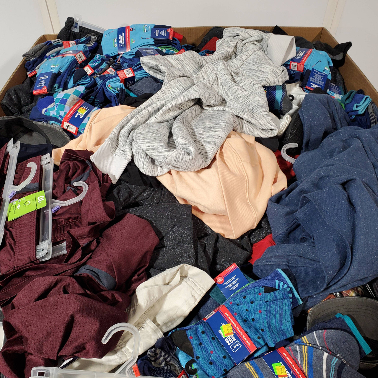 676 units of Men Clothing - MSRP $10,749 - Returns (Lot # 779622 ...