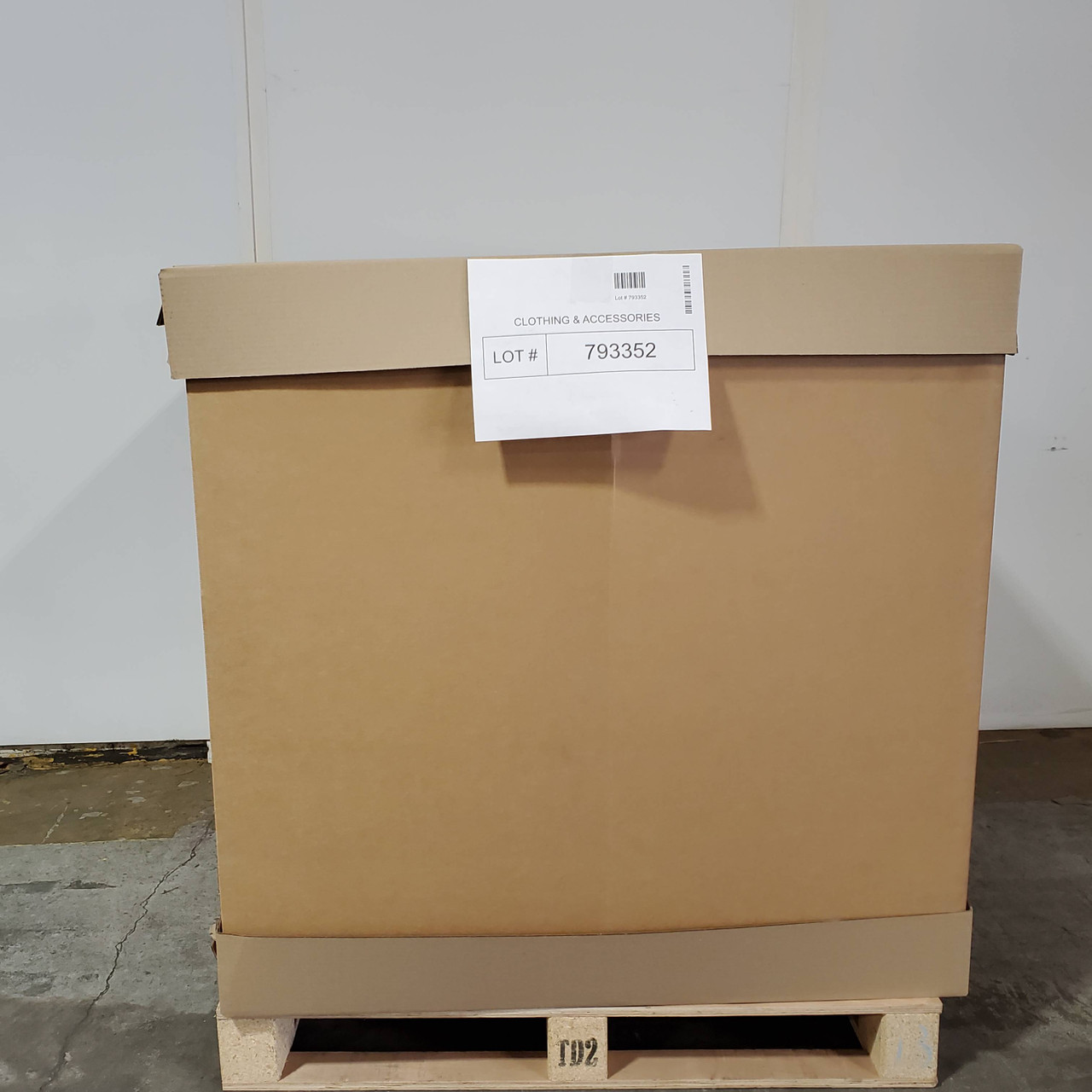 563 units of Clothing & Accessories - MSRP $10,157 - Returns (Lot ...