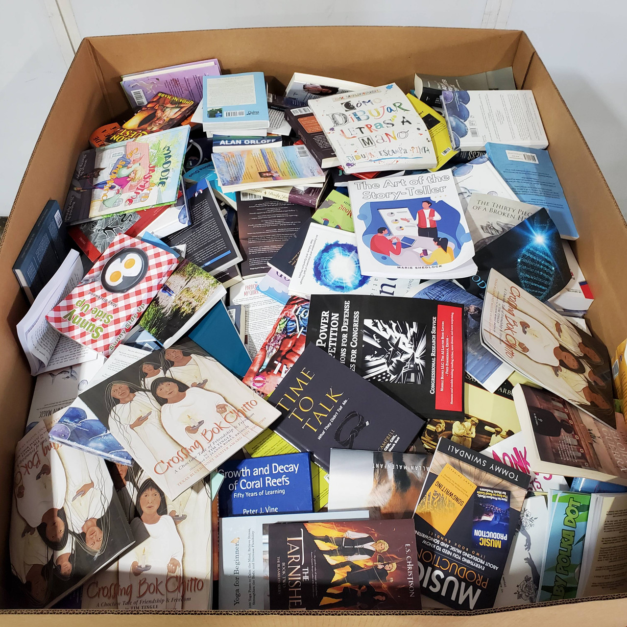 901 units of Books - MSRP $20,393 - Like New (Lot # 893301) - Restock ...