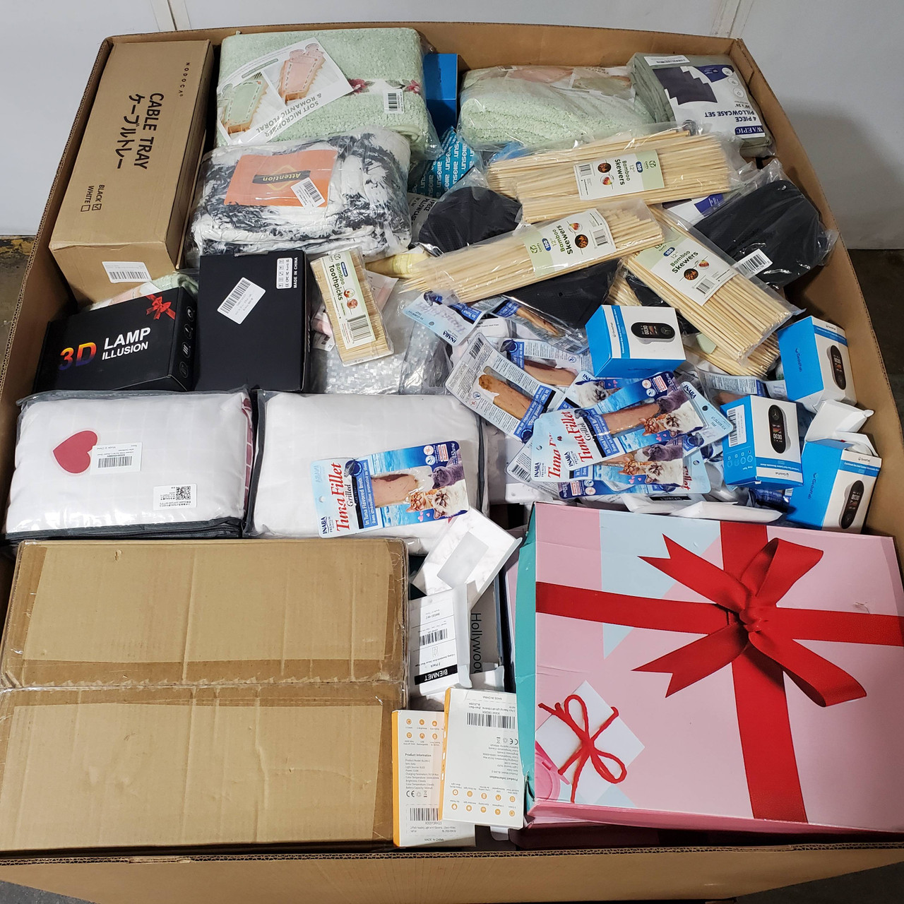 696 units of General Merchandise (Mix) - MSRP $14,679 - Returns (Lot ...