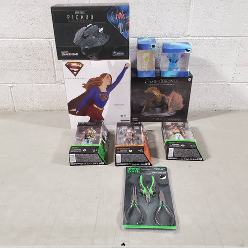 43 Units of Collectibles (Star Wars, Star Trek, DC, Marvel & More ...