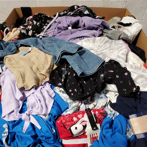 581 units of Clothing & Accessories - MSRP $9,092 - Returns (Lot ...