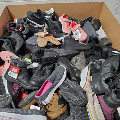 166 units of Shoes (pair) - MSRP $5,288 - Returns (Lot # 688717 ...
