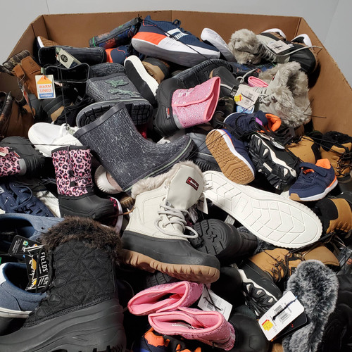 179 units of Shoes (pair) - MSRP $5,826 - Returns (Lot # 695134 ...