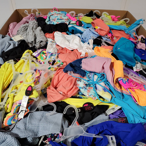 1005 units of Women Clothing - MSRP $15,654 - Returns (Lot # 743528 ...