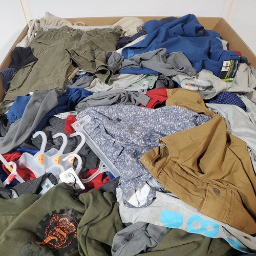 476 units of Men Clothing - MSRP $10,137 - Returns (Lot # 754538 ...