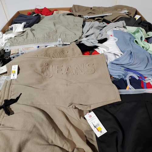 462 units of Men Clothing - MSRP $11,143 - Returns (Lot # 760727 ...