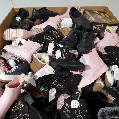 206 units of Shoes (pair) - MSRP $6,548 - Returns (Lot # 762713 ...
