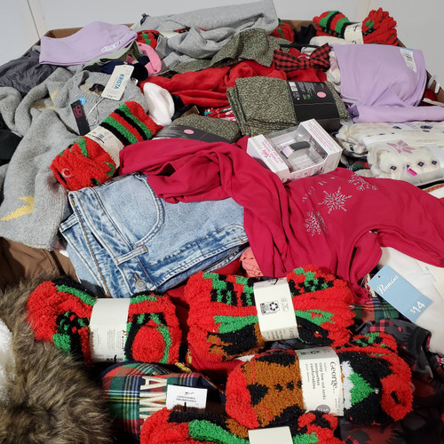 664 units of Women Clothing - MSRP $11,274 - Returns (Lot # 765933 ...