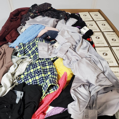 484 units of Women Clothing - MSRP $8,178 - Returns (Lot # 767443 ...