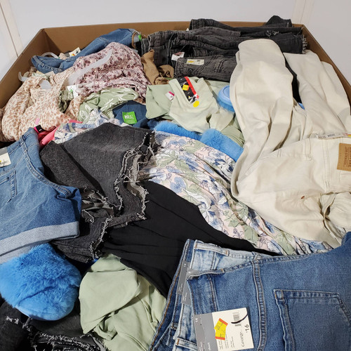 959 units of Women Clothing - MSRP $13,444 - Returns (Lot # 772029 ...