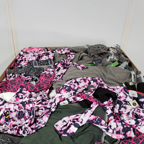 563 units of Clothing & Accessories - MSRP $10,157 - Returns (Lot ...