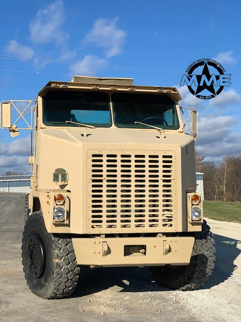 1994 Oshkosh M1070 8x8 HET Military Heavy Haul Semi Tractor Truck.