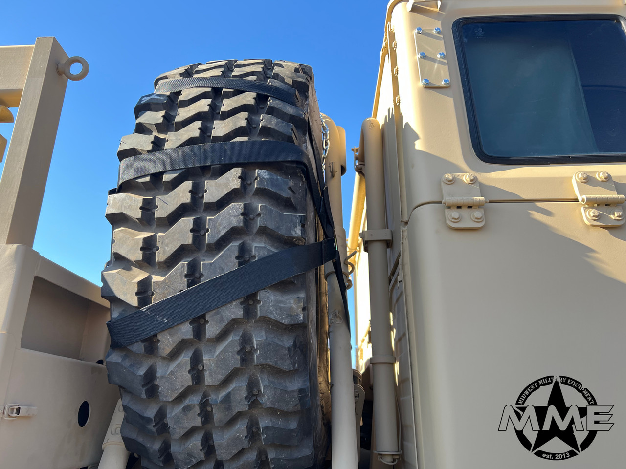 2009 BAE Systems M1081A1R LMTV 4X4 Cargo Truck W/ Air Conditioning