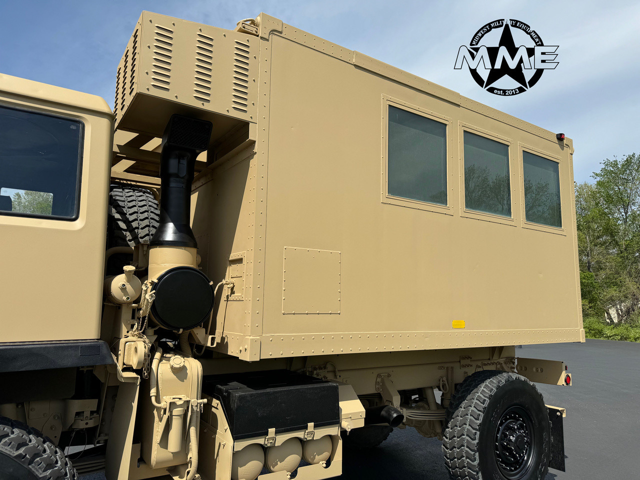 1998 Stewart & Stevenson LMTV M1079 2 1 / 2 Ton 4X4 Camper Truck
