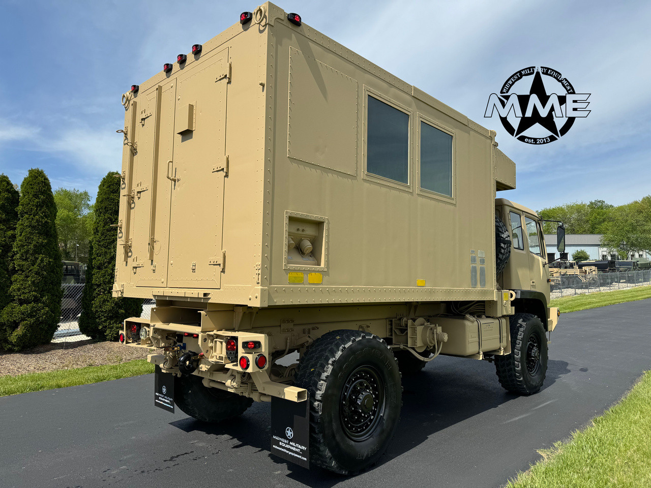 1998 Stewart & Stevenson LMTV M1079 2 1 / 2 Ton 4X4 Camper Truck